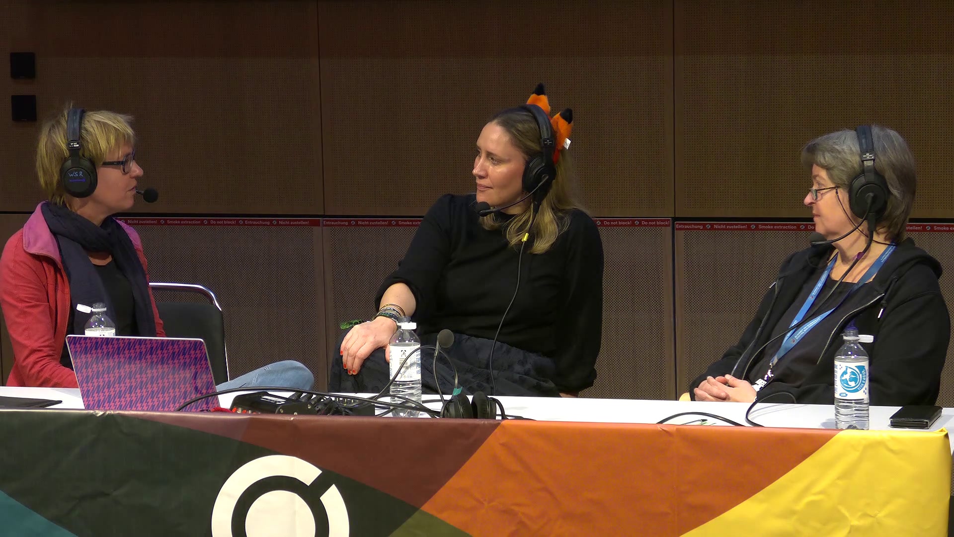 "They Talk Tech" live mit Anne Roth - media.ccc.de